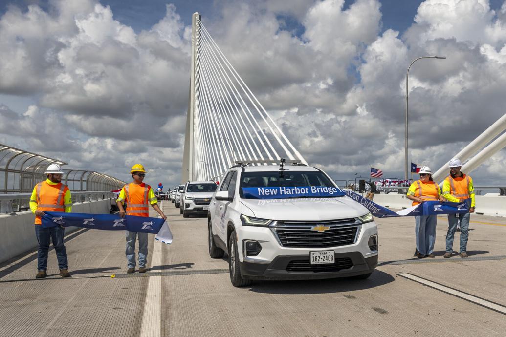 New Harbor Bridge opens to public